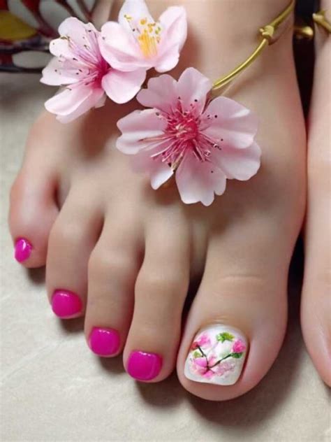 55 Best Pedicure Flower Designs And Nail Art Trends