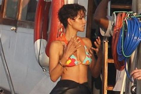 Star Gazing Halle Berry S Deep Sea Dive Essence