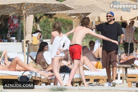 Victoria De Angelis Nude Aznude