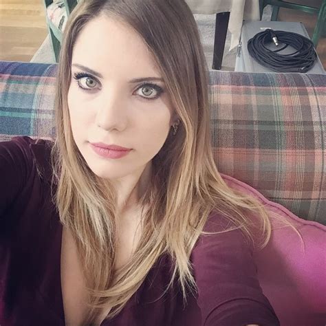 Eda Ece Kimdir babeu Kilosu Resimleri Güncel Magazin Haberleri