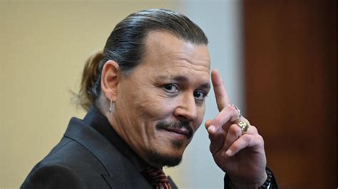 Johnny Depp Il Figlio Jack Fa Il Barista A Parigi Ecco Dove Lavora