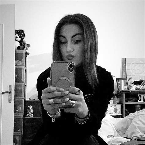 Mika Mikamkb • Threads Say More