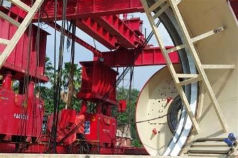 India Lifting And Lowering Of Tbm At Patna Bihar Megaload