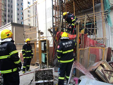 江苏常州施工电梯20米高空坠落 5人死亡频道凤凰网