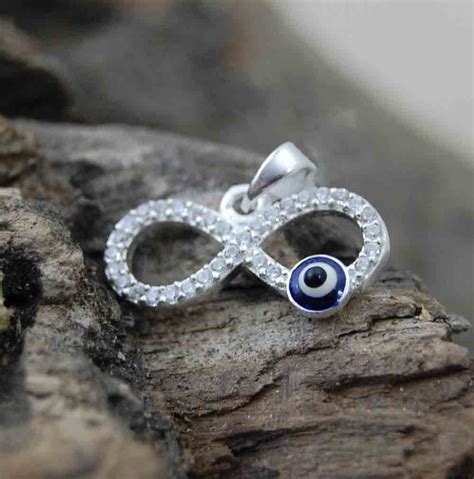 Сребърен медальон Безкрайност Сребърни изделия Кристина Арт бижута от естествени