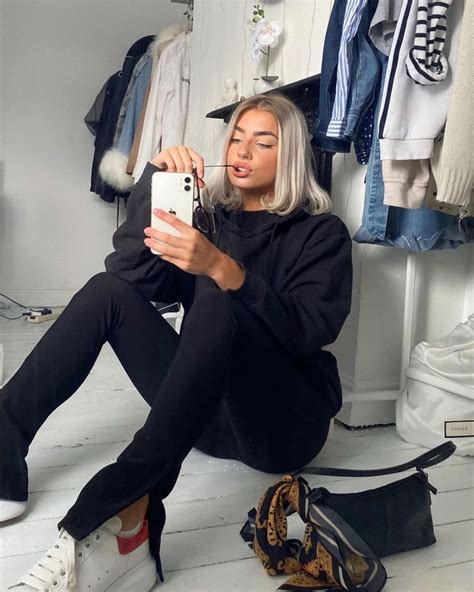 M A I S Y E L I Z A B E T H On Instagram Swipe For A Change Of Footwear Everyday Outfits