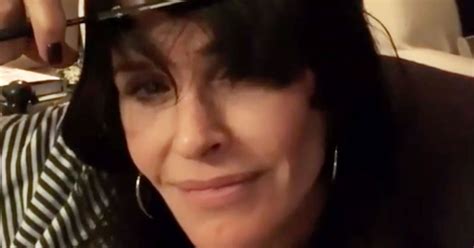 Courteney Cox Cuts Bangs Like Her Scream 3 Character Watch