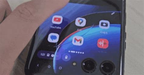 [써보니]‘추억의 폴더블폰 어때…모토로라 ‘레이저40 울트라 영상