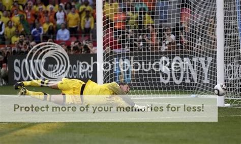 Goalkeepers Are Crazy World Cup 2010 Brazil Vs Netherlands 1 2 3 June
