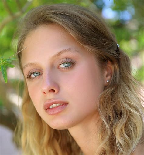 Picture Of Amelie Lou