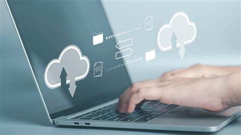 클라우드 스토리지 기술에 의한 파일 전송 정보 데이터 개념을 교환합니다 백업 및 복사 데이터 또는 파일 수신기 문서 서버 보안을