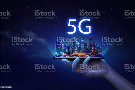 스마트 나이트 시티의 미래 지향적 인 인프라 주거 도시 건물 5g 시티 인프라 데이터 트래픽 안전 보장 디지털 통신 기술을 갖춘