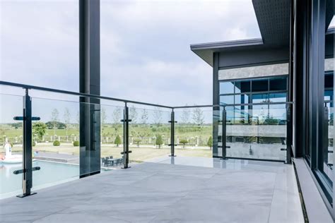 ประตูกระจก ประตูบ้านเลื่อน ติดตั้งประตูกระจกราคาสุดคุ้ม