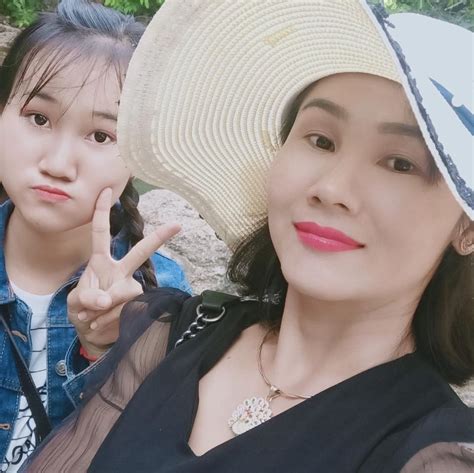 អ្នកគ្រូ សូនី លក់ដុំនិងរាយផលិតផលថែរក្សាសម្ផស្ស