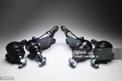 새로운 오프로드 자동차 서스펜션 볼 조인트 세트 그라데이션 회색 배경의 새 자동 부품 0명에 대한 스톡 사진 및 기타 이미지 0명 강철 개체 그룹 Istock