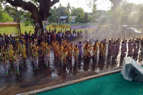 သရက်မြို့၌ မြန်မာ့ရိုးရာ မဟာသင်္ကြန်ပွဲတော် ဗဟိုမဏ္ဍပ်ဖွင့်ပွဲအခမ်းအနား စည်ကားသိုက်မြိုက်စွာ ကျင