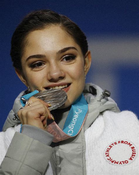 Medvedeva Wins Russian Figure Skating To Revive Worlds Hope The Mainichi