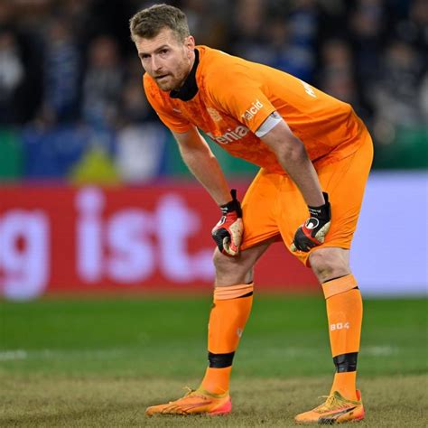 Leadership Et Expérience Avec Lukas Hradecky Monaco Espère Enfin