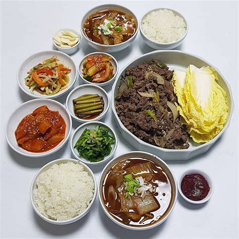 집밥 홈쿡 한식 요리 밑반찬 딩크부부 직장인 On Instagram “화요일 집밥 마땅한 메인메뉴가 떠오르지 않아 신랑에게 물었더니 고기 불고기 라네요🤣 평소 고기