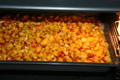 Готвя с любов Сладко от праскови с портокалови корички