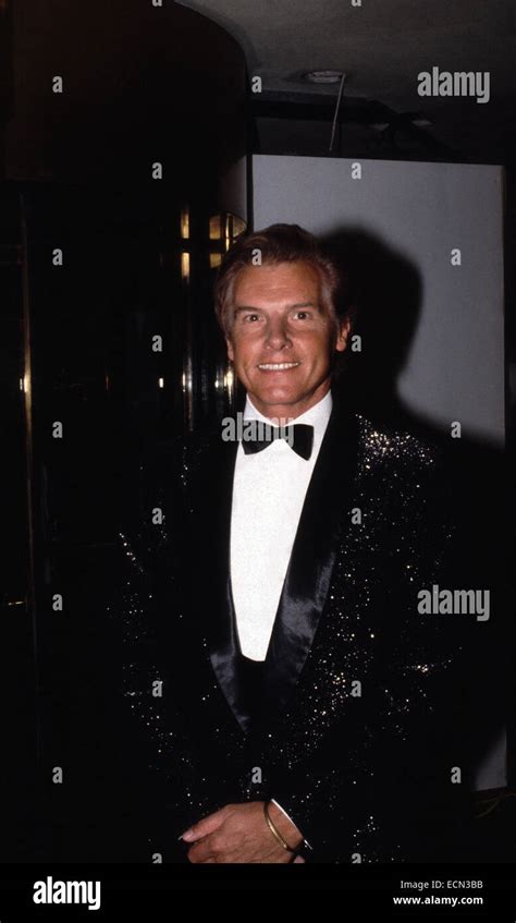 Jess Conrad Obe Fotos Und Bildmaterial In Hoher Auflösung Alamy