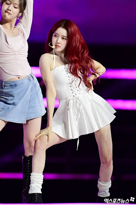 스테이씨 시은 시크와 러블리 오가는 단짠 매력 나무뉴스