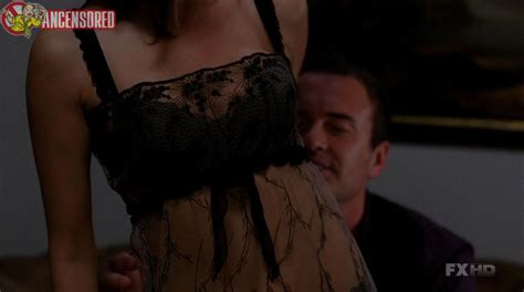 Голая Мишель Крусик в Nip Tuck