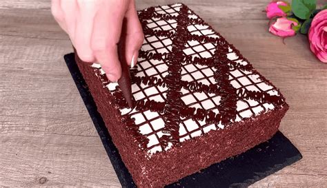 Шоколадний торт з ніжним кремом дуже простий і швидкий рецепт а на виході розкішний тортик на