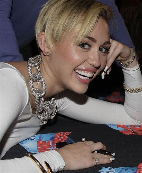 Anna Polo Adlı Kullanıcının Miley Ray Cyrus Panosundaki Pin