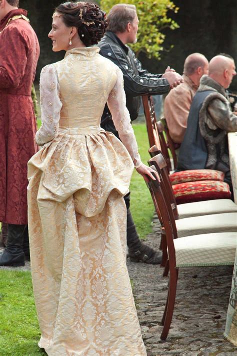 Da Vinci Dress Code Beautiful Costumes Da Vincis Demons Lara Pulver