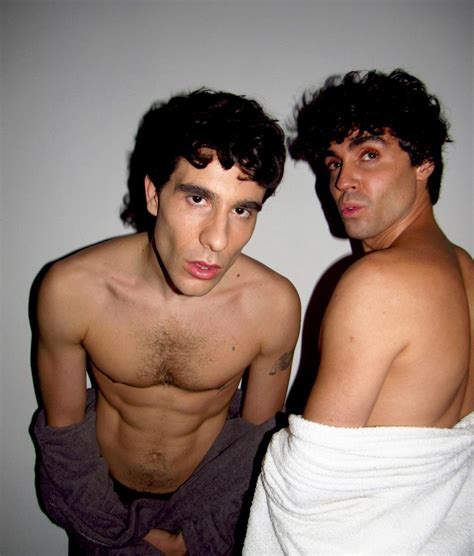 Javier Calvo Muestra Atrevida Foto En Ropa Interior Homosensual