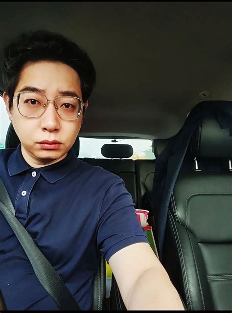 나이 36살 1989년생 거주지 안양시 거주 직장 제약 회사 연봉 9000만 이상 키 몸무게 179cm 87kg 종교