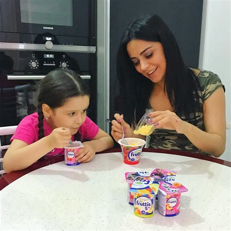 Campina Mongolia 👧👶Хүүхэддээ цаг гаргах хамгийн энгийн үр дүнтэй арга бол Түүнийг хооллох 🥰🍨🍓