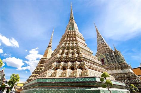 Wat Pho Bouddha Couché Statue En Orthaïlande Bangkok Thaïlande Photo Premium