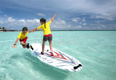 安的列斯群岛高清图片 男孩和女孩2。 男孩和女孩2。图片免费下载 5132526480 千图网pro