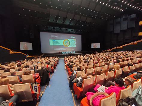 Просветният министър на среща с училищни директори от страната Всяко дете ще влезе в Stem