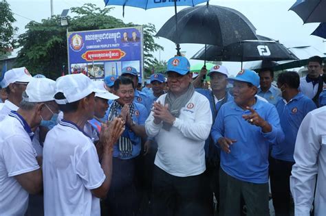 សម្ដេចក្រឡាហោម ស ខេង អំពាវនាវពលរដ្ឋនៅខេត្តព្រៃវែង កុំភ្លេចចូលរួមបោះឆ្នោតឲ្យបានគ្រប់ៗគ្នា