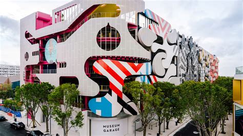 Miami Parking Facility Museum Garage Combines Several Exterior Designs