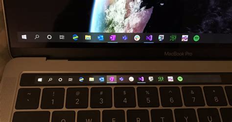 แฮก MacBook Pro เอา Taskbar ใน Windows 10 มาใชใน TouchBar ได