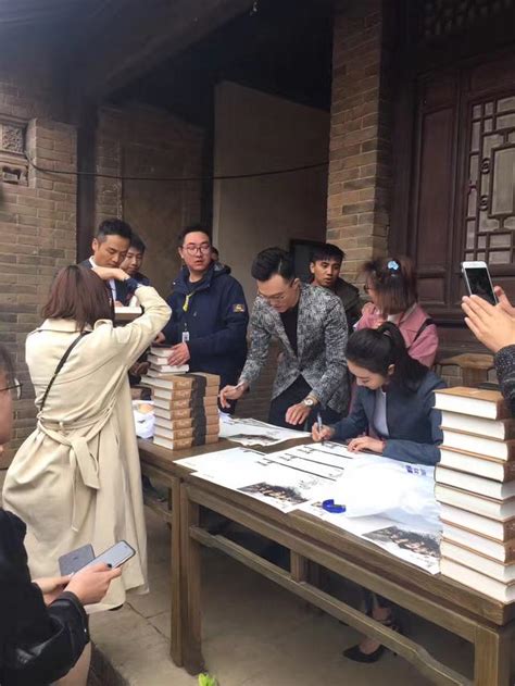 張嘉譯攜電視劇白鹿原全體演員悼念陳忠實白鹿原不朽先生千古 每日頭條