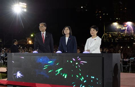 青春健康不老林 組圖：慶祝中華民國112歲生日 台中焰火秀