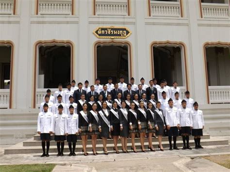 ผู้เข้าประกวดนางสาวไทย เยี่ยมชมโรงเรียนวชิราวุธ วิทยาลัย