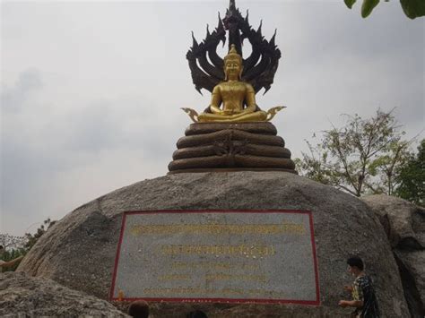 ชลบุรี ชวนประชาชนเที่ยววัดเขาช่องลม อ ศรีราชา สัมผัสธรรมชาติอันสวยงาม กราบไหว้รอยพระบาท และพระ