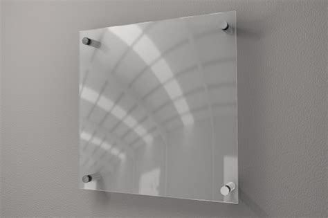 Ramping Dan Profesional Pelat Nama Plexiglass Dengan Latar Belakang Abuabu Foto Stok Unduh