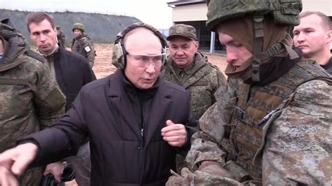 En Plus De Salaires Mirobolants Poutine Efface Les Dettes Des Recrues