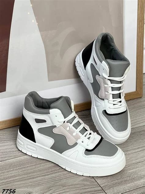 Кросівки — ціна 670 грн у каталозі Кросівки Купити жіночі речі за доступною ціною на Шафі