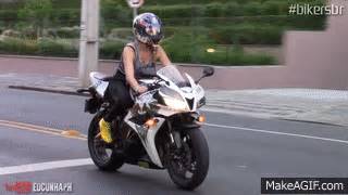 Motos