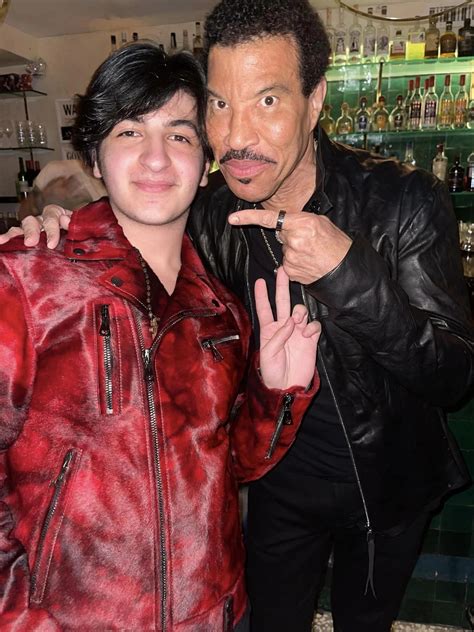 ნახეთ ფოტოები „ამერიკის ვარსკვლავის“ დახურული წვეულებიდან სადაც ალექსანდრე ზაზარაშვილი ცნობილ