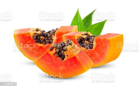 흰색 배경에 고립 된 씨앗이있는 잘 익은 파파야 과일 조각 0명에 대한 스톡 사진 및 기타 이미지 0명 건강한 식생활 과일 Istock