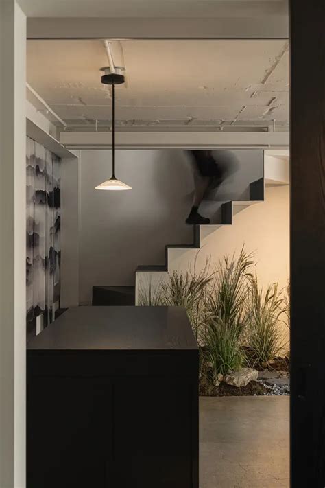 차분한 모노톤으로 채운 미니멀 컨셉 10평 카페 인테리어 마포구 망원동